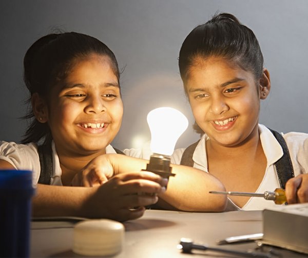 Teach your kids to handle challenges | WOW Parenting